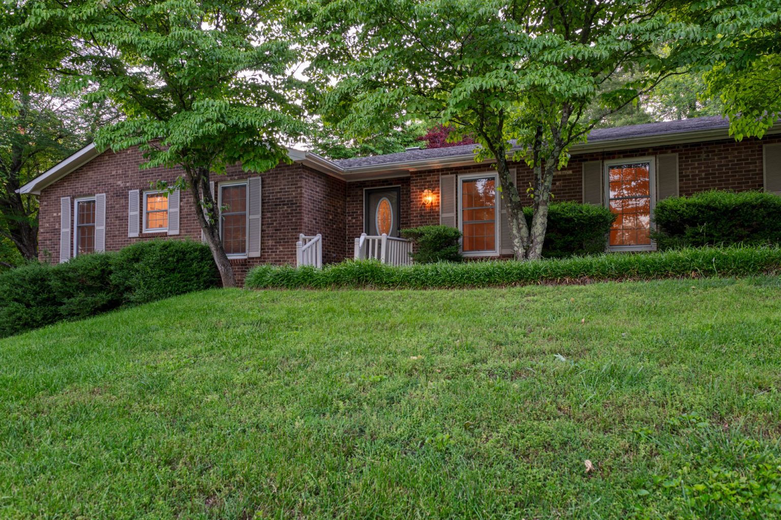 Walker Real Estate Services - Listing, Selling, Sold!